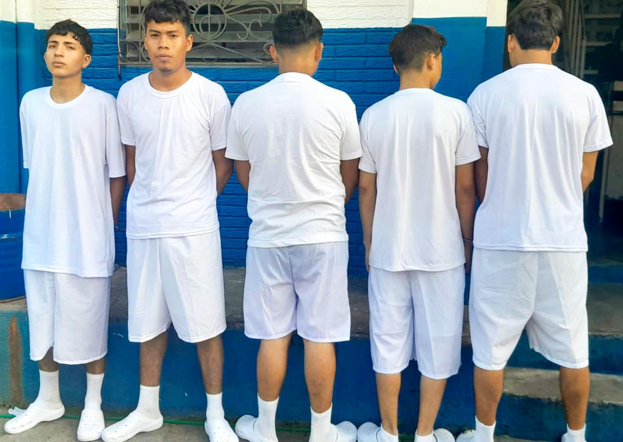 Tres adultos y dos menores capturados por propinar golpiza a un hombre ... Tres adultos y dos menores capturados por propinar golpiza a un hombre ...